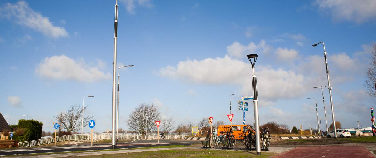 Solar light post - Soluxio: The autonomous solar powered street light