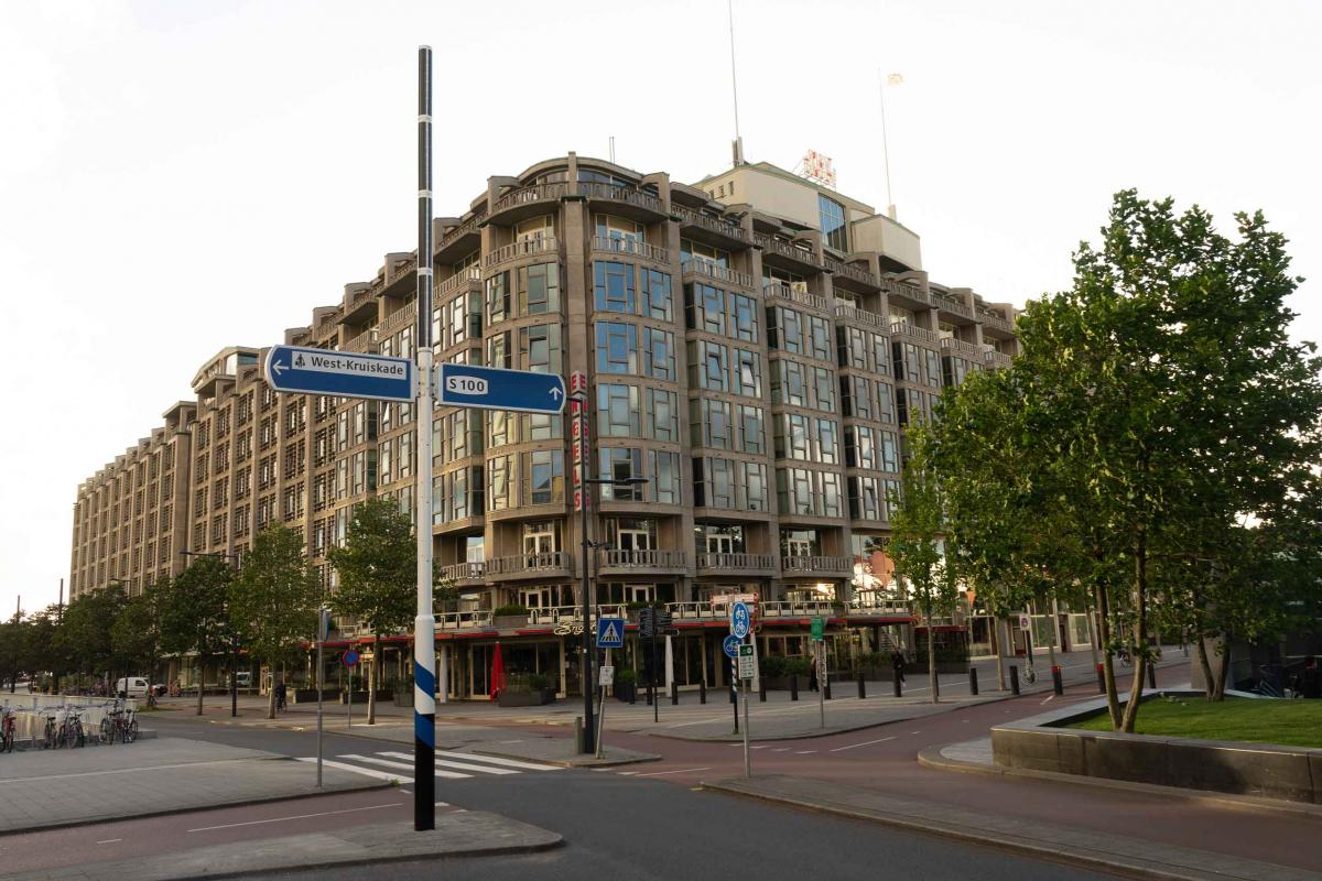 Unique solar illuminated road signs | Soluxio